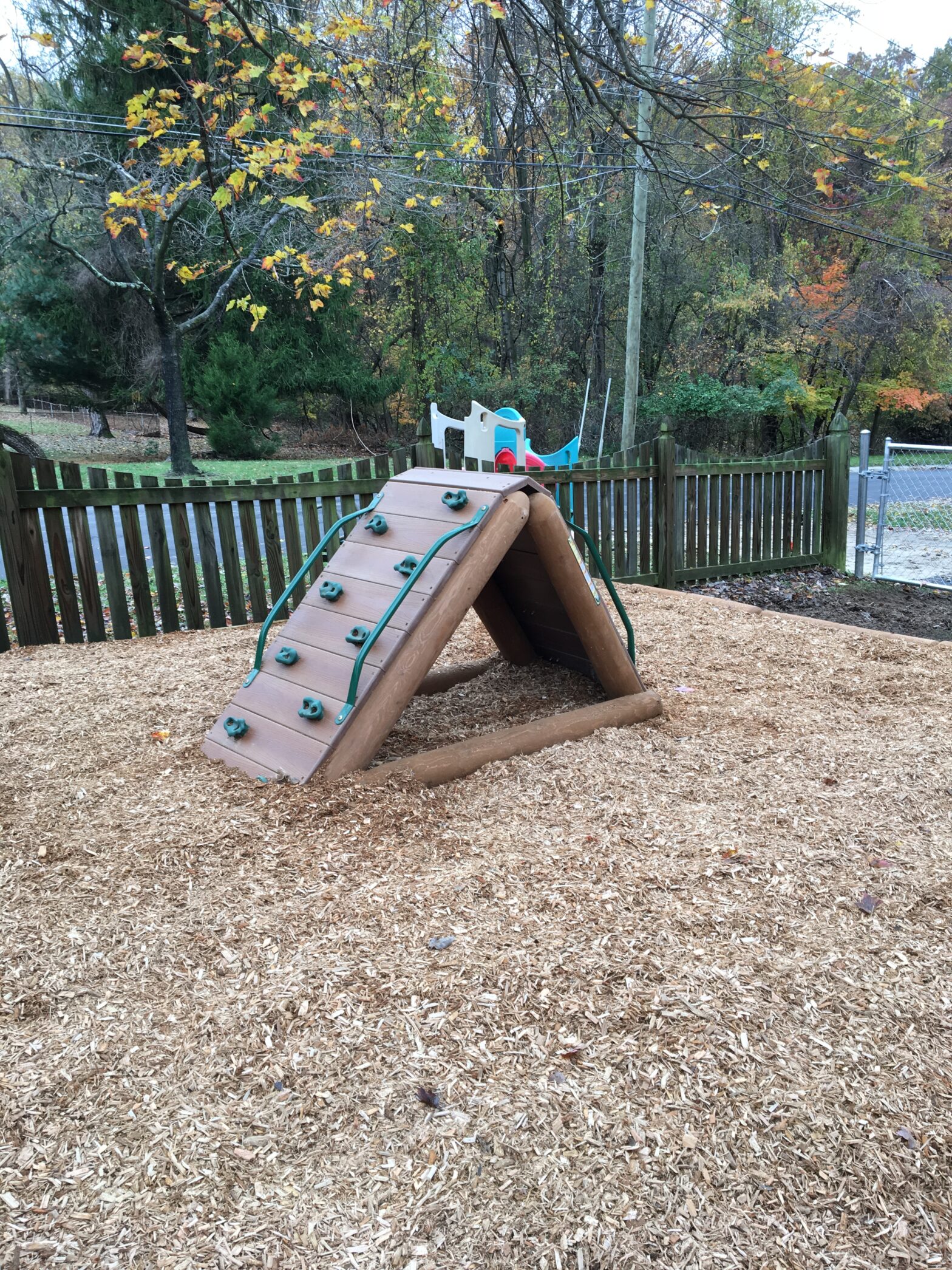 Independent Play & Free Standing - Bears Playgrounds