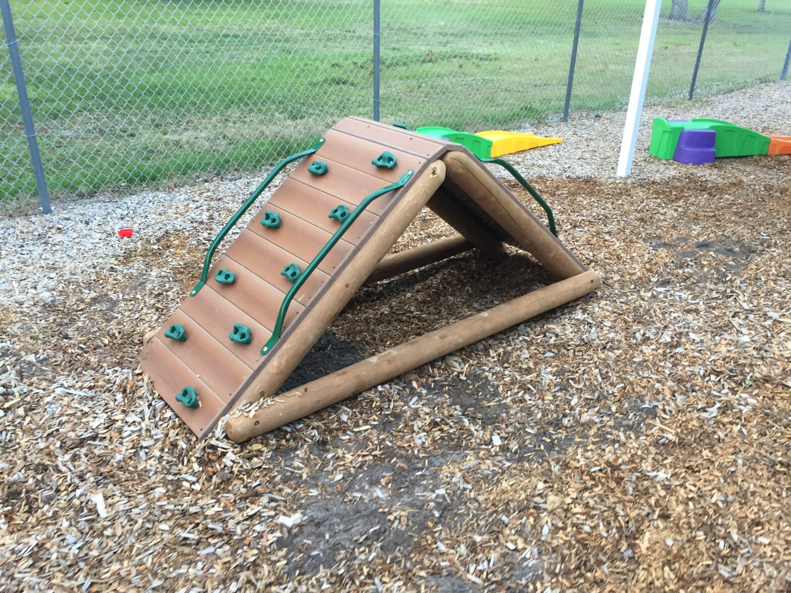 Independent Play & Free Standing - Bears Playgrounds